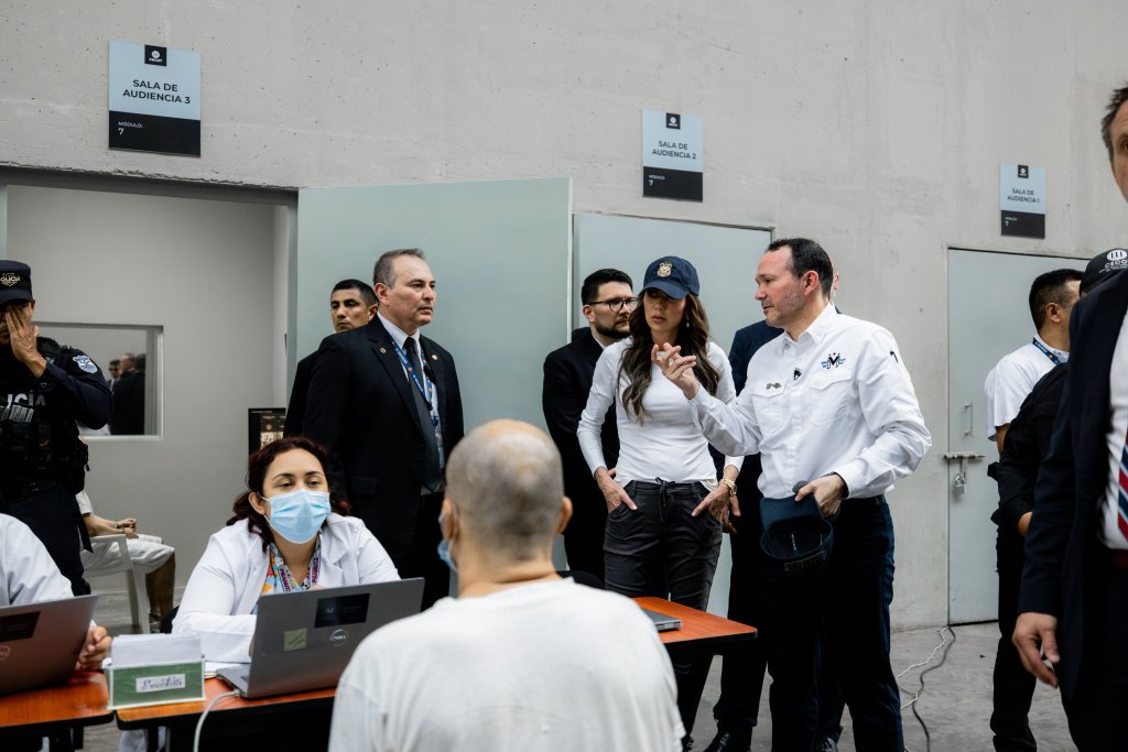 U.S. Secretary Kristi Noem Visits El Salvador’s CECOT to Strengthen ...